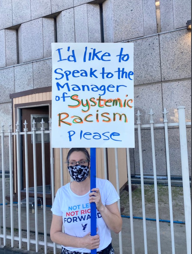 PHOTO Protester In LA With Sign That Says I'd Like To Speak To The ...