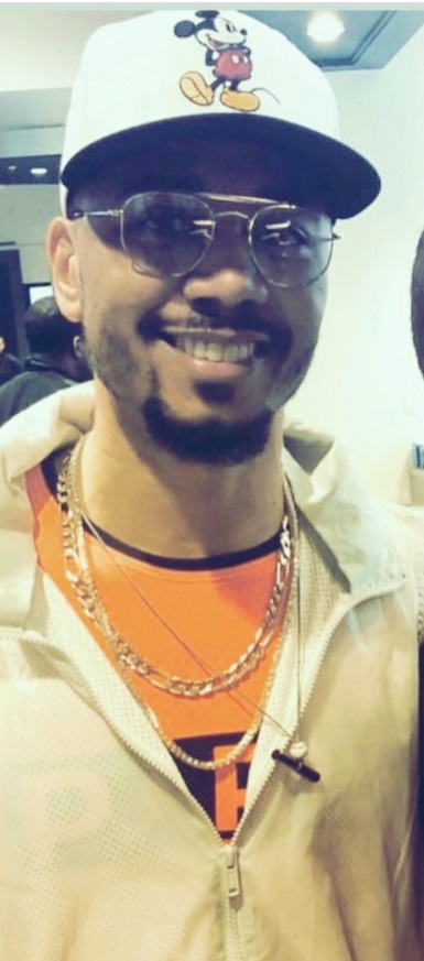 PHOTO Mookie Betts Wearing 100K Golden Chain And Micky Mouse Hat In The ...