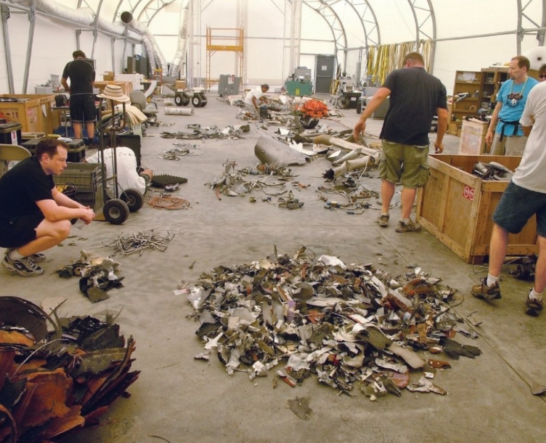 PHOTO Elon Musk Examining Useless SpaceX Parts